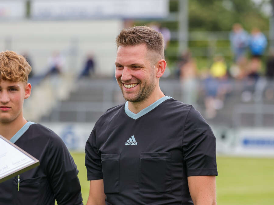 Für ihn schließt sich der Kreis: Emder Schiedsrichter von seinem ...