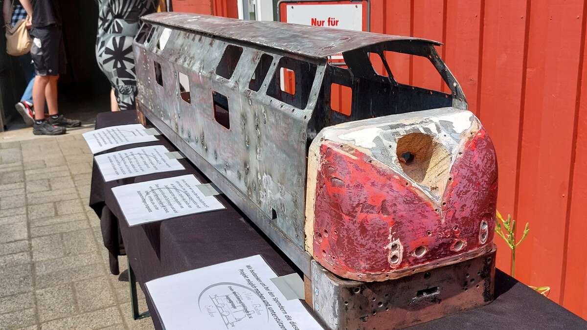 Minibahn in Emden: Jugendgruppe baut Modell einer V200-Diesellok ganz ...