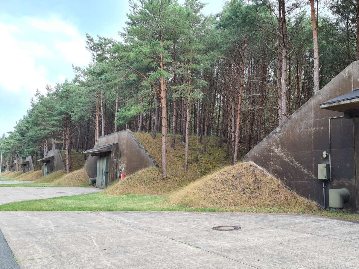 Vorrat für die Verteidigung: Besuch im Munitionslager Zetel des ...