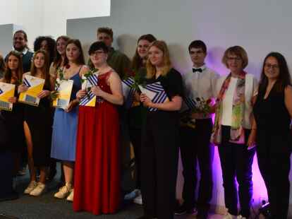 Zeugnisvergabe in Emden 2023: Berufsbildende Schulen verabschieden ihre ...