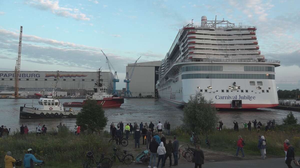 Meyer Werft in Papenburg: Kreuzfahrtschiff „Carnival Jubilee“ verlässt ...