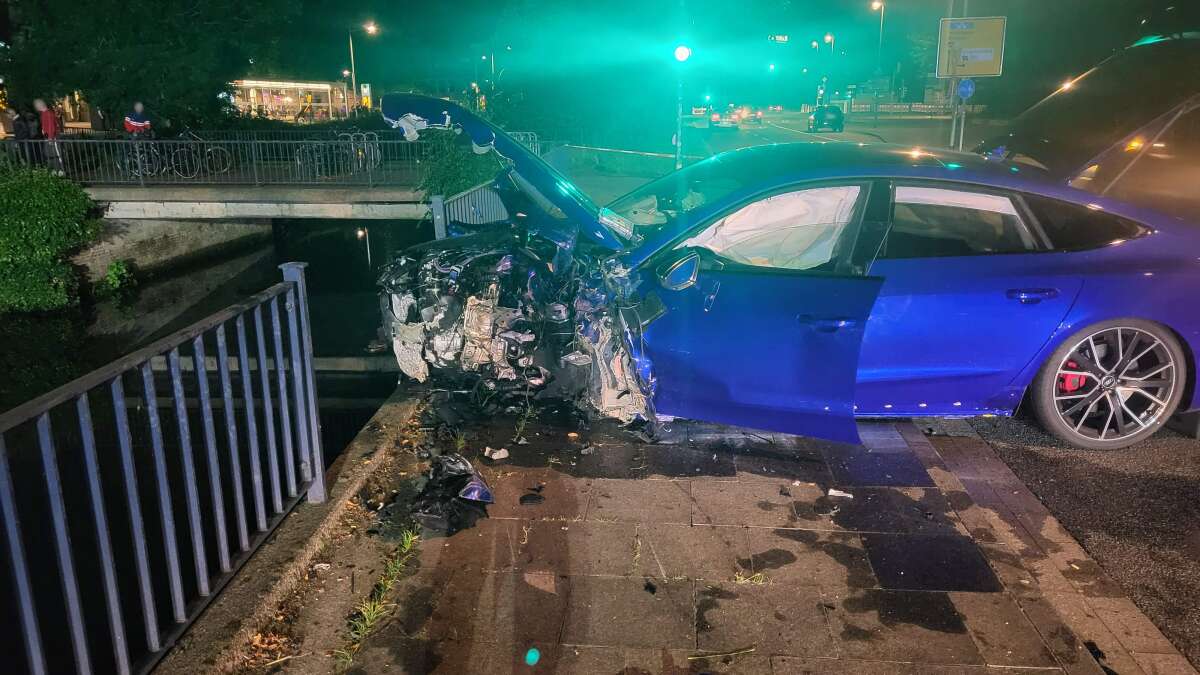Oldenburg: Schwerer Unfall auf Staugraben - War es ein illegales Autorennen?