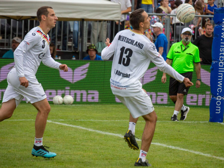 Jetzt geht’s in die SAP-Arena: Deutsche Faustballer treffen im WM-Halbfinale auf Brasilien
