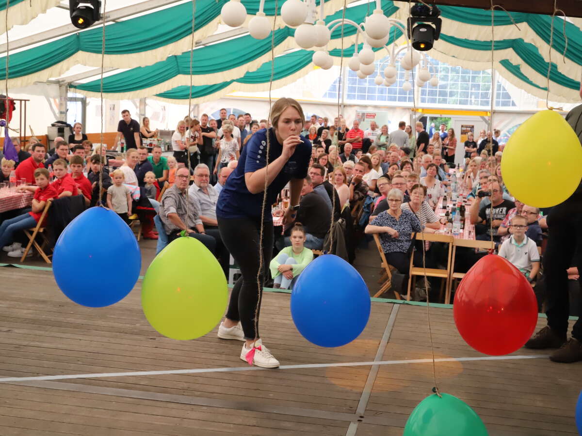 „Markhüser Bisseken“: Wettspiel und Mini-Playback-Show begeistern Publikum