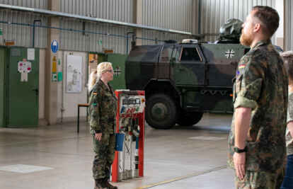 Objektschutzregiment der Luftwaffe „Friesland“: Der Schreibtisch ist ...