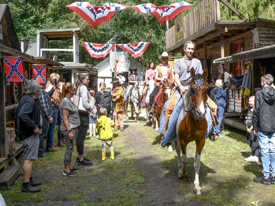 Westernstadt Cheyenne: Tag der offnen Tür im Zeteler Westernverein