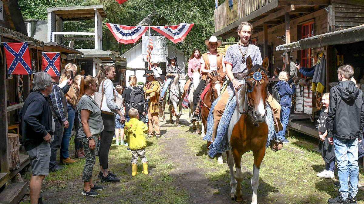Westernstadt Cheyenne: Tag der offnen Tür im Zeteler Westernverein