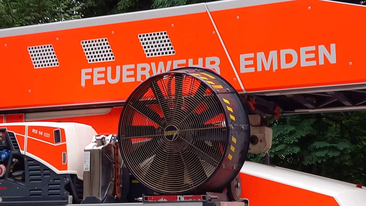 Einsatz der Feuerwehr in Emden: Zwei Brände und vier piepende Rauchmelder