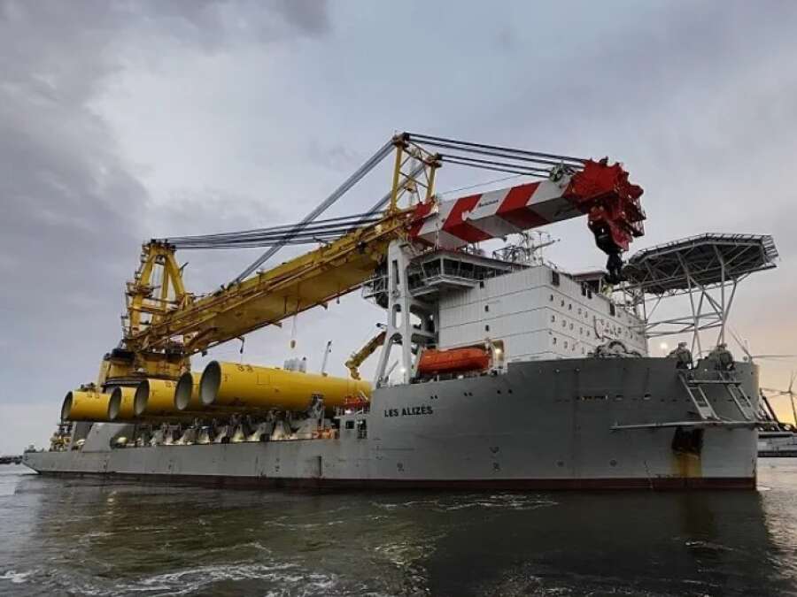 Monopiles von Steelwind Nordenham: Erstes Fundament für Ørsteds neue ...