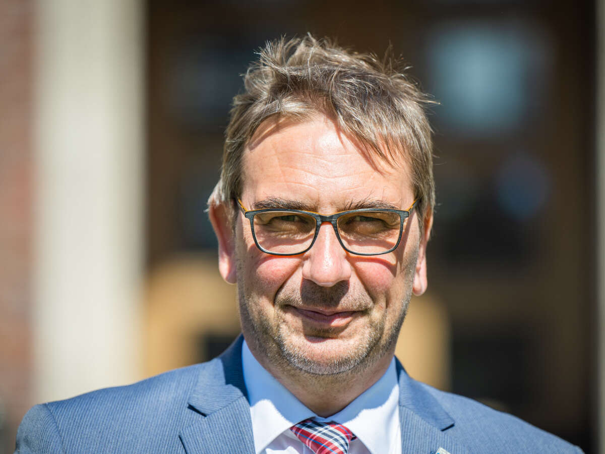 Sven Ambrosy: 20 Jahre Frieslands Landrat