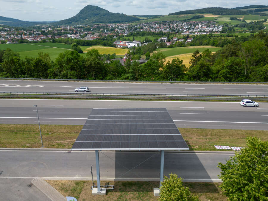 Solarpaneele an Autobahnen in Niedersachsen: Emden als Vorreiter bei ...
