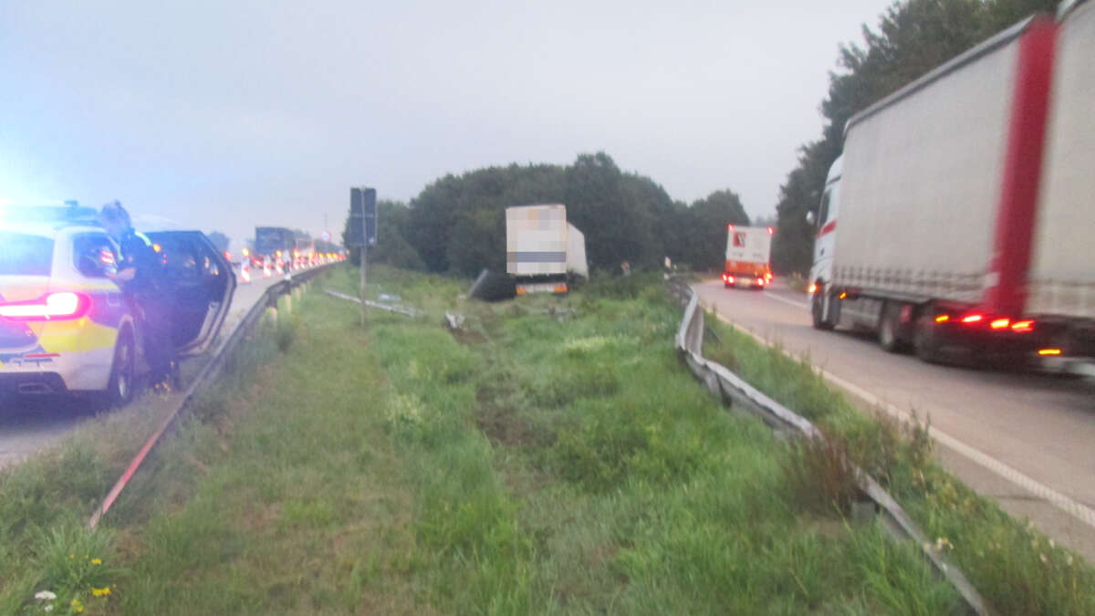 Lkw-Fahrer weicht Reh aus: Wieder Unfall auf der A1 bei Emstek – Ahlhorner Dreieck gesperrt