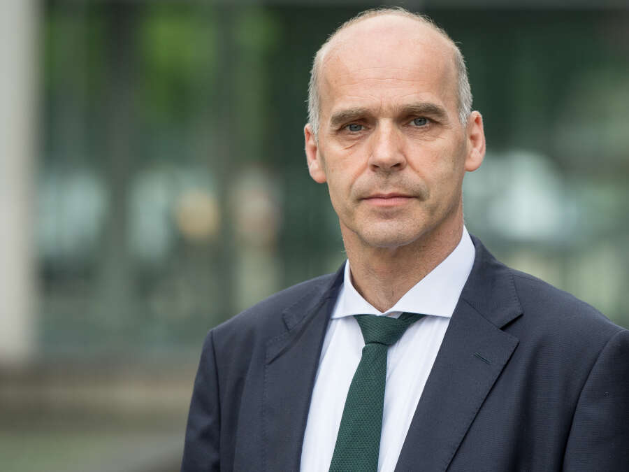 Dekan der Medizinischen Fakultät Oldenburg Prof. Dr. Nothwang spricht ...