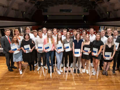 Beste Azubis im Oldenburger Land ausgezeichnet: IHK würdigt 113 sehr ...