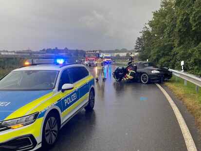 Unfall auf der A31 in Emden: Autofahrer schleuderte gegen die Leitplanken