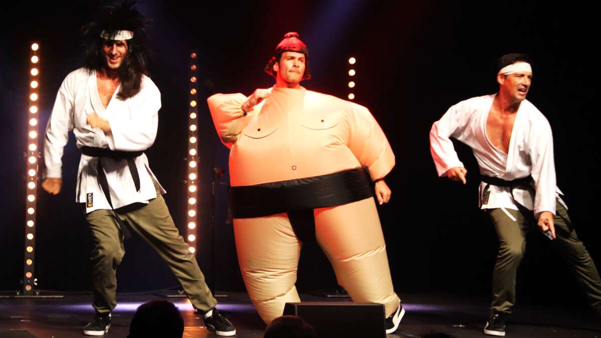 „Starbugs“ mit „Jump! Reloaded“ im Pumpwerk Wilhelmshaven: Schweizer Trio zeigt Weltklasse-Comedy