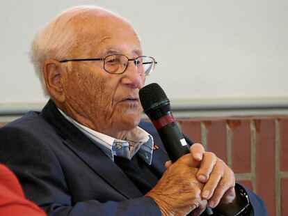 Albrecht Weinberg wird Ehrenbürger in Leer: Ehrung für Holocaust ...