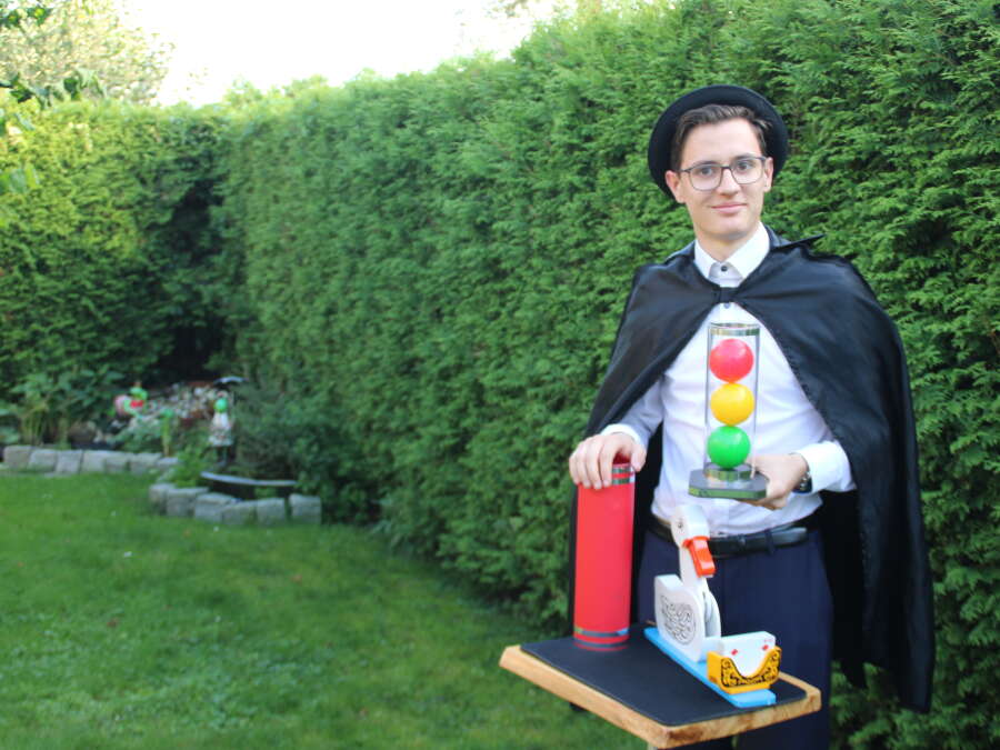 Zauberer aus Apen in Niedersachsen: Kartentricks und mehr – 15-Jähriger ...