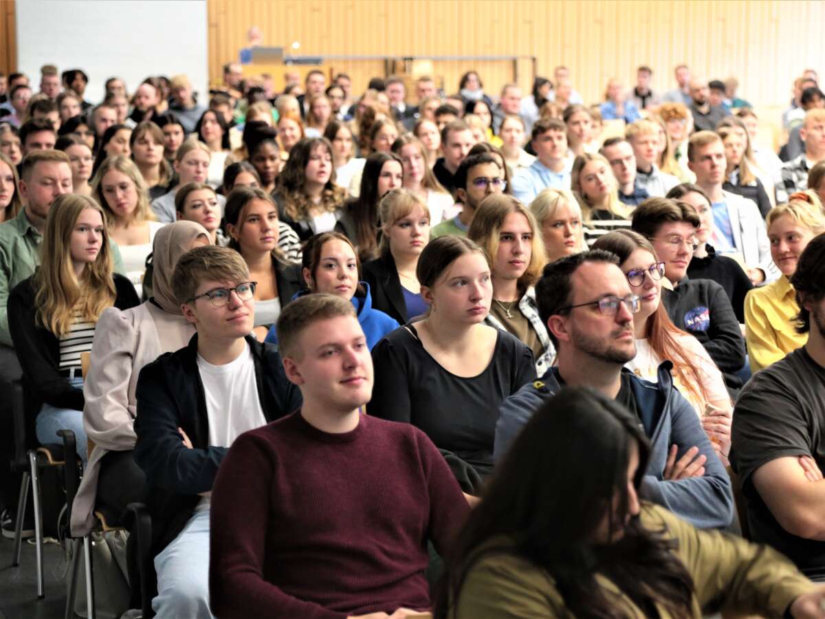 504 Erstsemester an der Jade Hochschule in Wilhelmshaven begrüßt ...