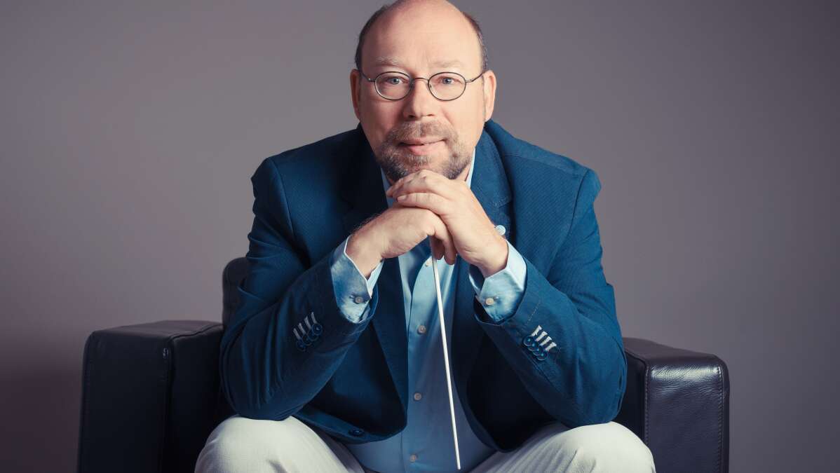 Marcus Prieser und das Neue Wilhelmshavener Sinfonieorchester treten in ...
