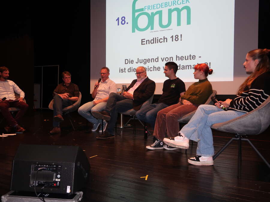 Debatte im Friedeburger Forum: Heutige Studenten sehen sich noch als ...