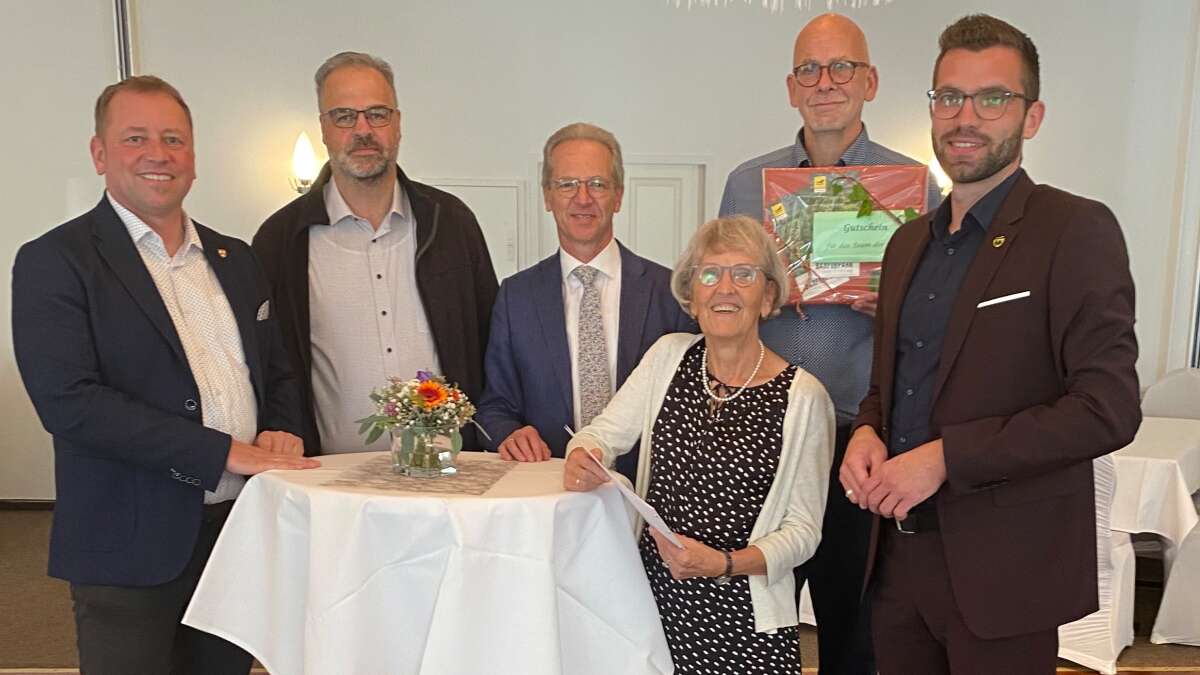 40 Ehrenamtliche treffen sich zur Jubiläumsfeier der Friedeburger Tafel