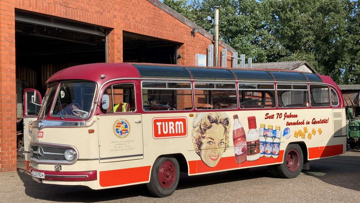 Oldtimer: Turm-Sahne-Bus ist fit für den Kramermarkt-Umzug durch Oldenburg