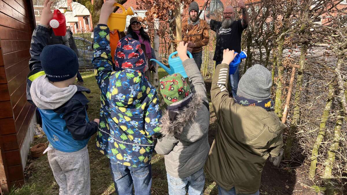 Aktion der Emder Initiative „Ja zu Janssens Tuun“: Und wieder sind vier ...