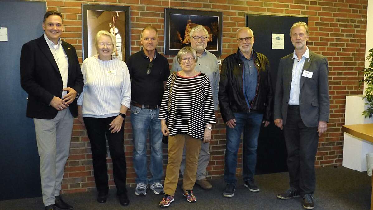 Rathaus Hude: Fotoausstellung mit lokalen Motiven