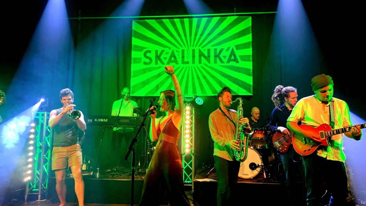 Skalinka in der Jahnhalle Nordenham: Band aus Oldenburg begeistert mit ...