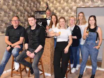 Aufführung im Saterland: Theatergruppe Sedelsberg bringt „Een Millionär an de Angel“ auf die Bühne