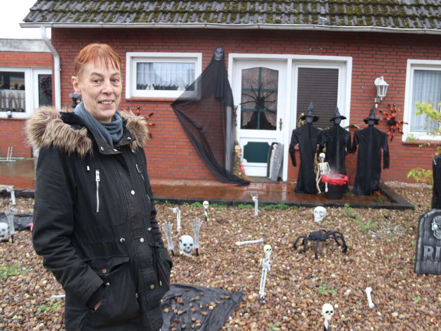 Halloween im Kreis Cloppenburg – Haus zu Halloween schaurig dekoriert ...