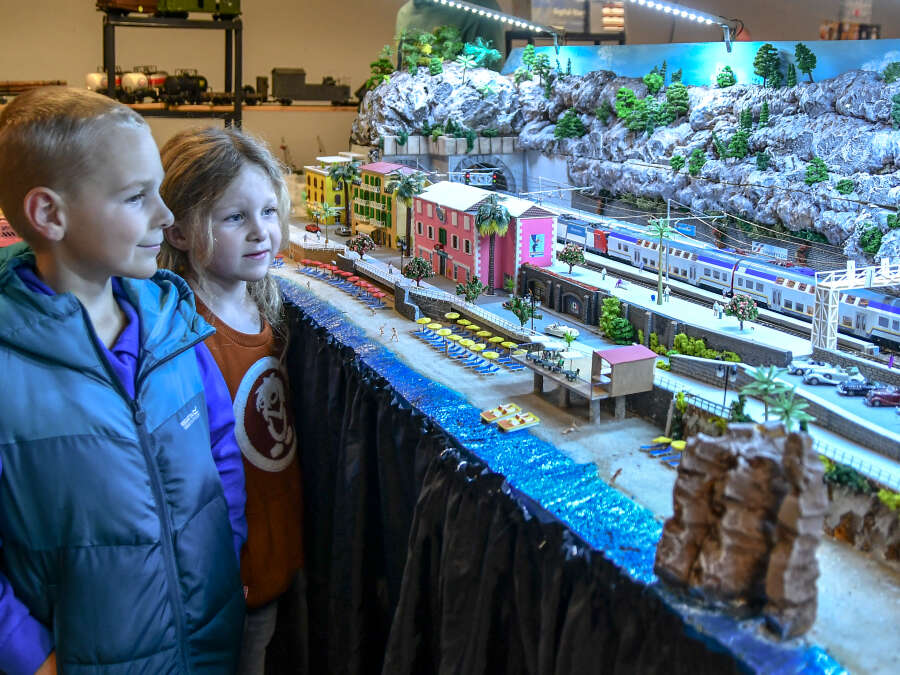 Modelleisenbahner Varel: Stadt Varel bei Maschal-Möbel in Altjührden im ...