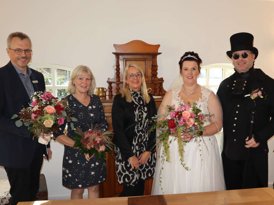 Heimatmuseum Wiefelstede: Erstes Brautpaar heiratet im neuen Trauzimmer