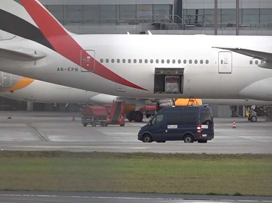 Geiselnahme am Hamburger Flughafen: Polizei nimmt Geiselnehmer ...