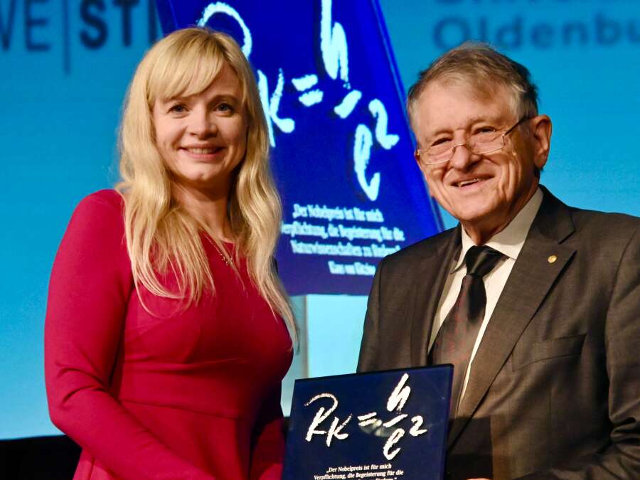 Petra Lehner in Oldenburg mit Klaus-von-Klitzing-Preis ausgezeichnet