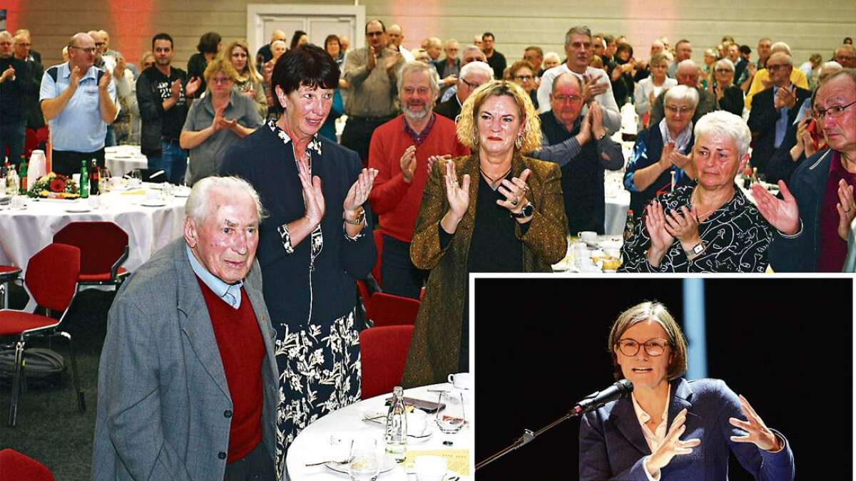 Jannes Heikes von IG Metall Chefin Christiane Benner in Emden für 76 ...