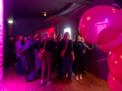 Mama-geht-tanzen-Party in Oldenburg: Bilder von der Premiere im Cubes