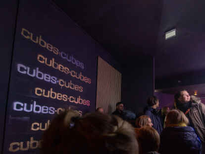 Mama-geht-tanzen-Party in Oldenburg: Bilder von der Premiere im Cubes