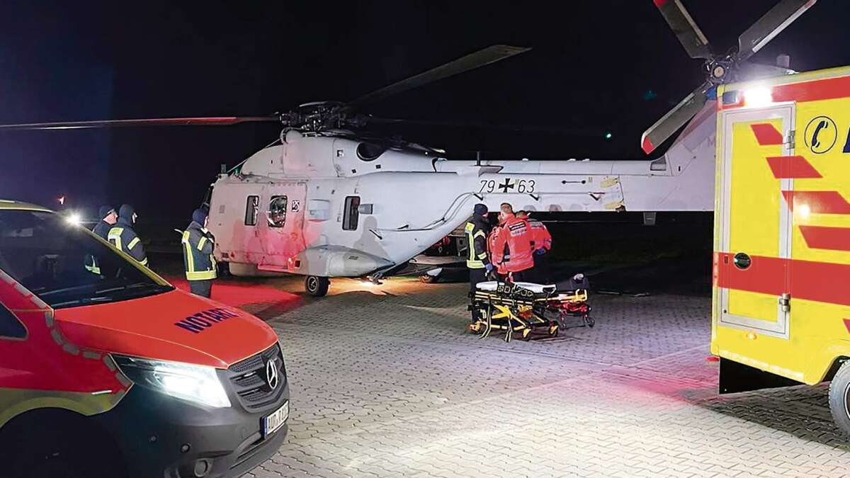 Rettungseinsatz in Norddeich: Neuer Marinehubschrauber landet mit ...