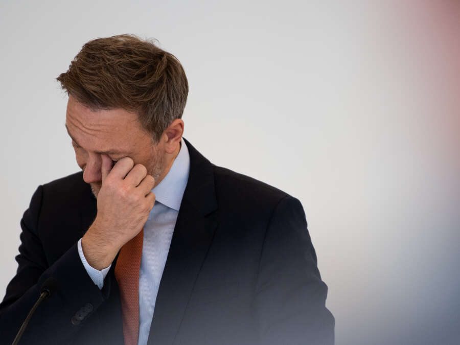 Christian Lindner trägt Trauer