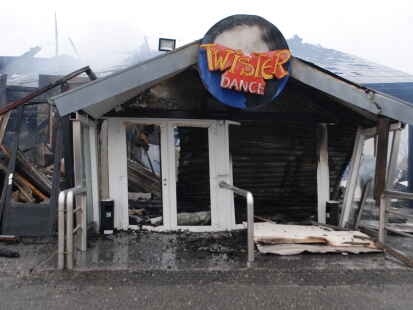 Twister-Dance in Sande: Rund 150 Personen zeigen Anteilnahme an Brandruine
