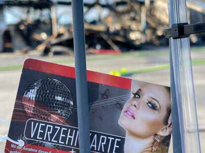 „Twister“ in Sande: Nach Brand legen Passanten Blumen an der Ruine nieder