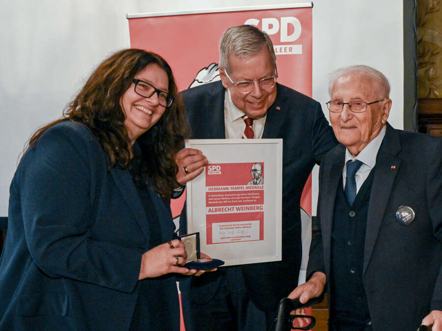Ehrenbürger Albrecht Weinberg erhielt die Hermann-Tempel-Medaille der ...