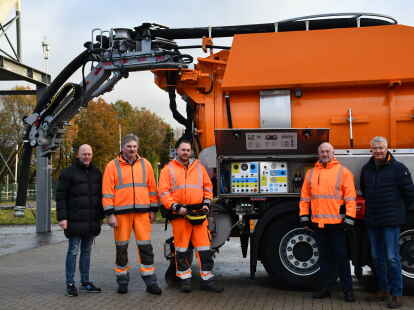 Neuer Spülwagen: Cloppenburger Bauhofmitarbeiter reinigen Kanäle vom Fahrersitz aus