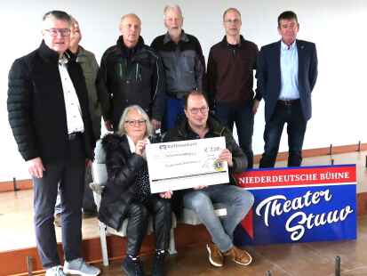 Lions-Club Wiesmoor spendet 3250 Euro an „Theater Stuuv“