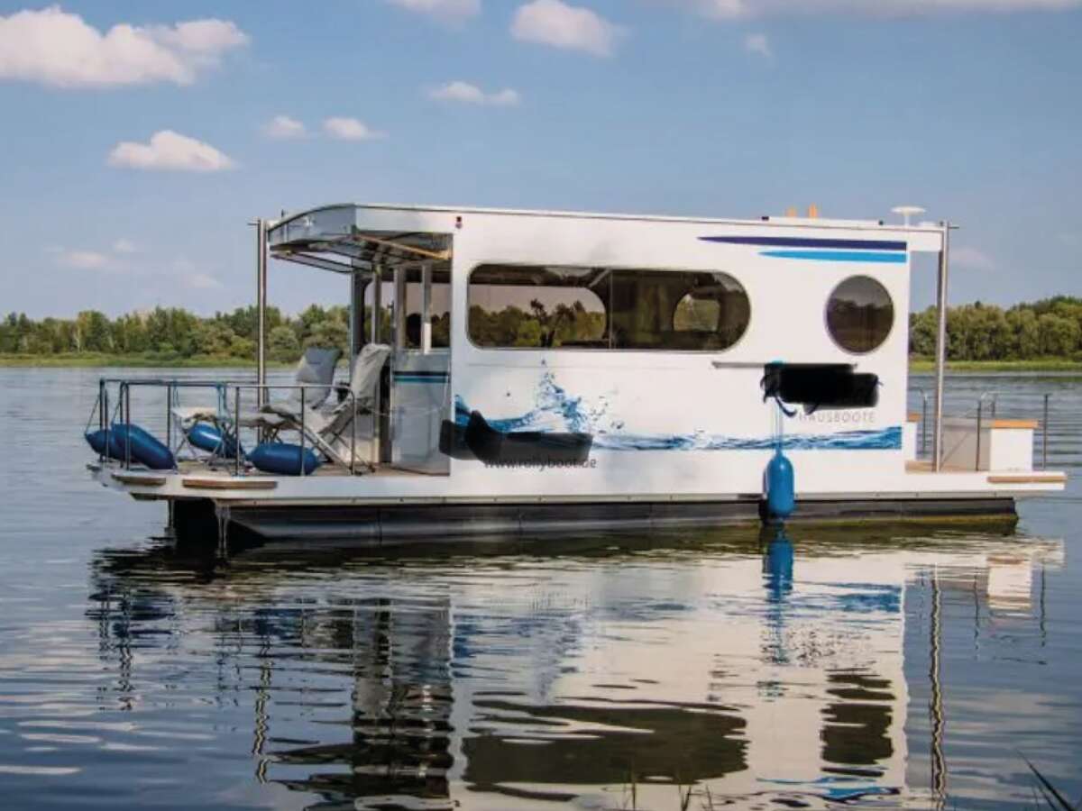 Urlaub an der Nordsee: Fahrende Hausboote und Tiny-Häuser auf dem ...