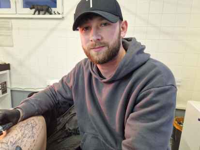 Ultraviolett in Hude: Kostenloses Tattoo für Aussteiger in Charlene ...