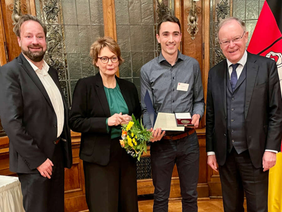 Faustball: Tim Albrecht erhält Niedersächsische Sportmedaille