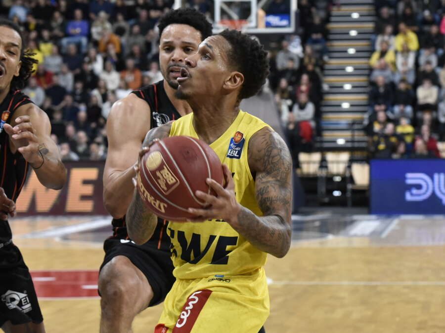 EWE Baskets Oldenburg kassieren gegen Niners Chemnitz hohe Pleite in ...